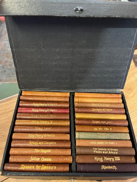 Shakespeare's Works: 24 volumes in leather box.